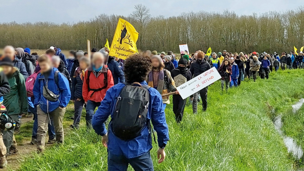 Non aux bassines – No bassaran ! à Sainte Soline - La Terre